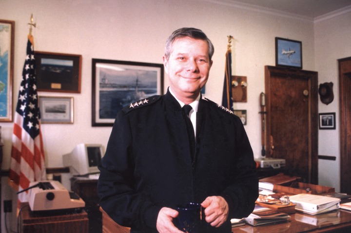 Admiral ‘Mike’ Boorda, Former CNO, Died 26 Years Ago Today – hbauld's ...